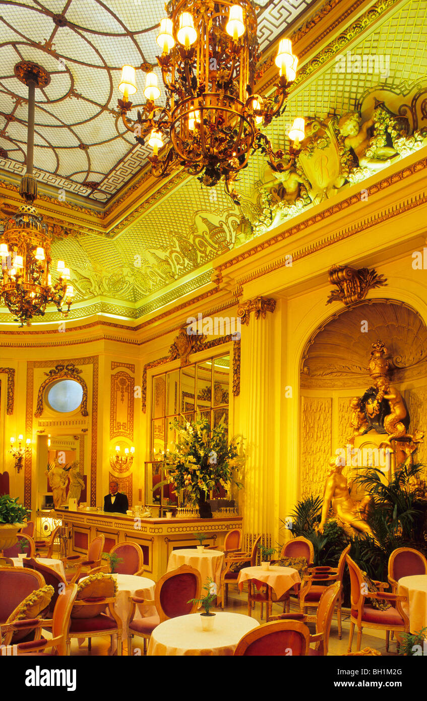 Afternoon tea palm court london hi-res stock photography and images - Alamy