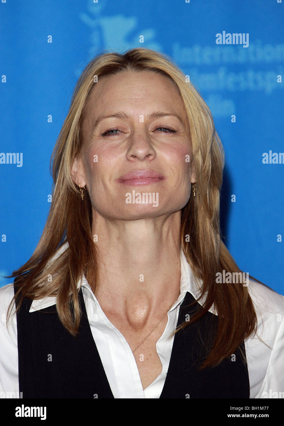 ROBIN WRIGHT PENN ACTRESS THE GRAND HYATT POTSDAMER PLATZ BERLIN ...