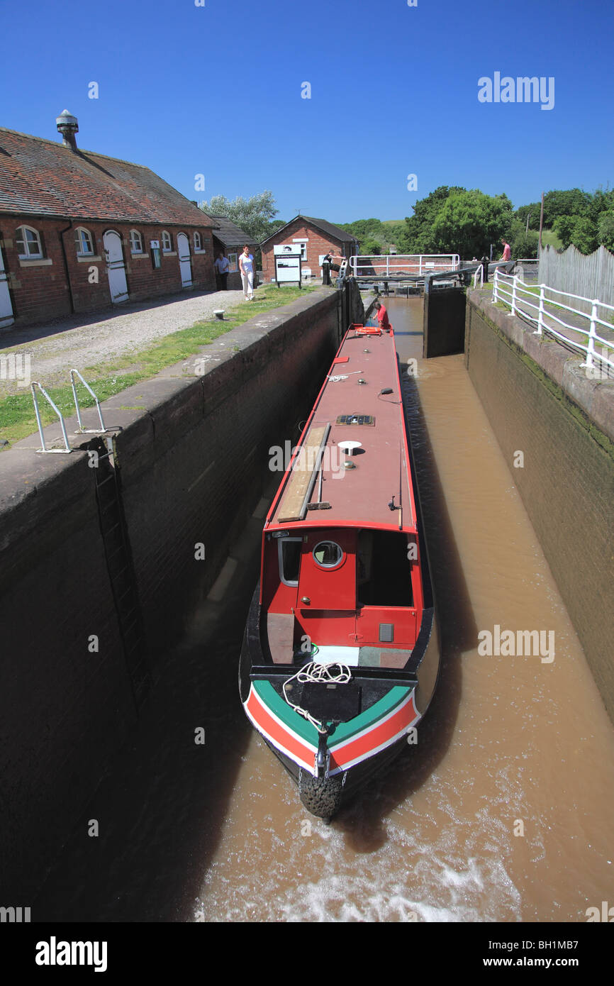 A narrowboat, hired from the Alvechurch holiday company in Bunbury ...