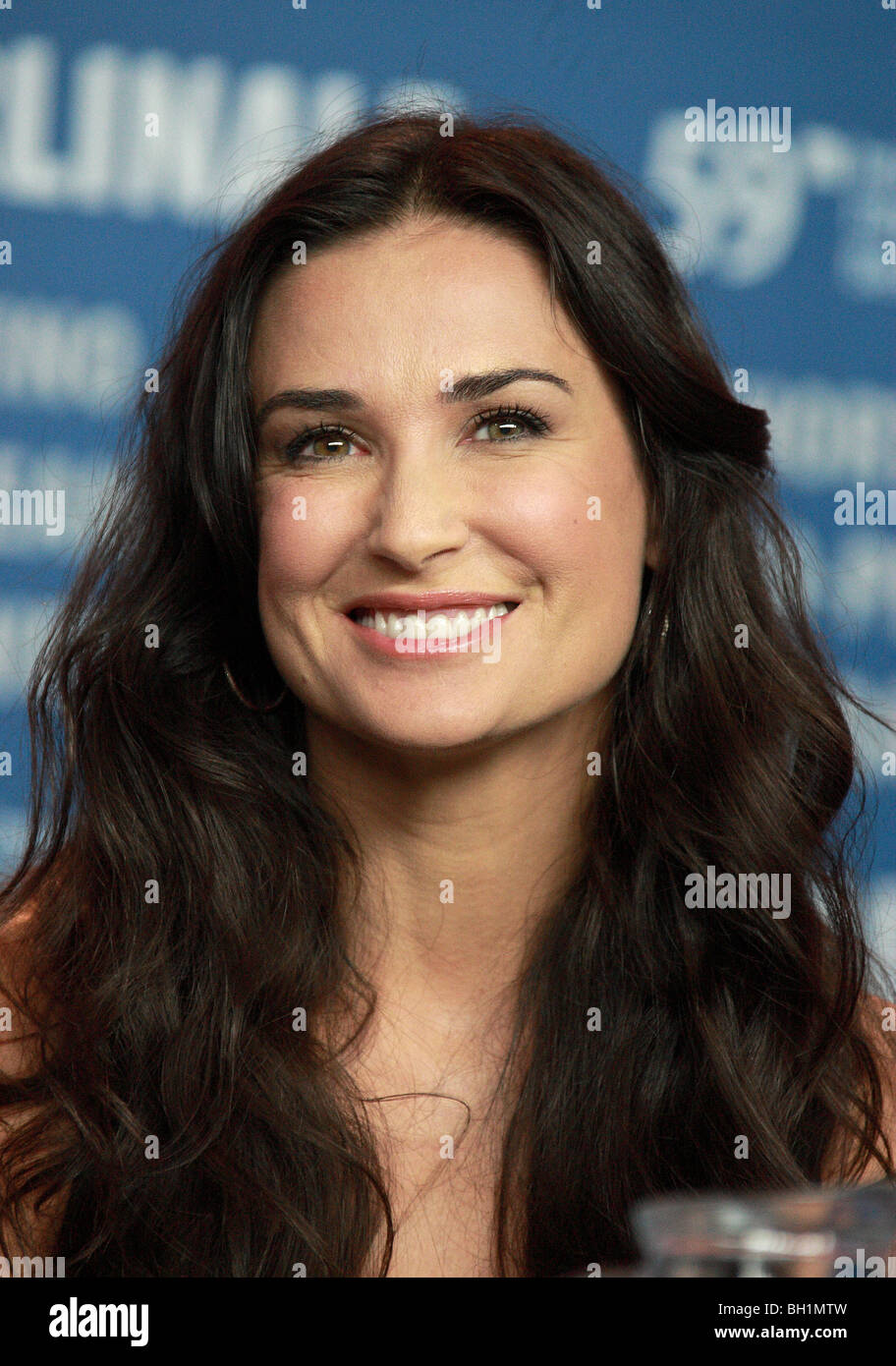 DEMI MOORE ACTRESS THE GRAND HYATT POTSDAMER PLATZ BERLIN GERMANY 11/02 ...