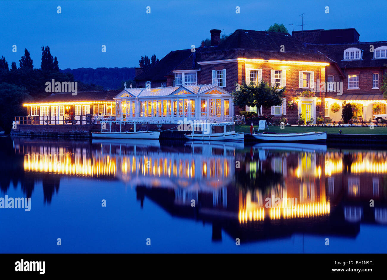 Europe, England, Buckinghamshire, Marlow, river Thames, The Compleat ...