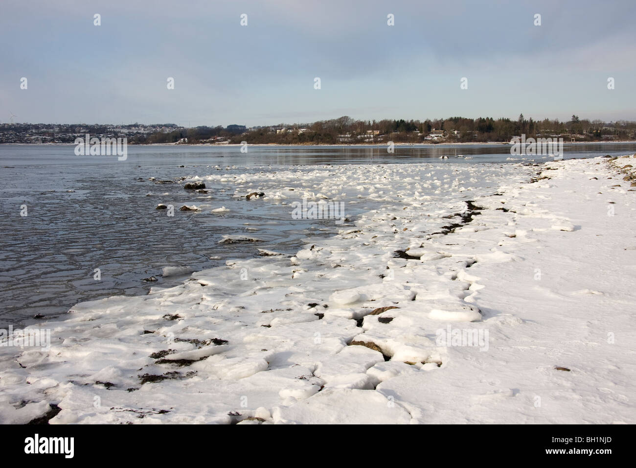 Ice and snow on the beach Stock Photo - Alamy