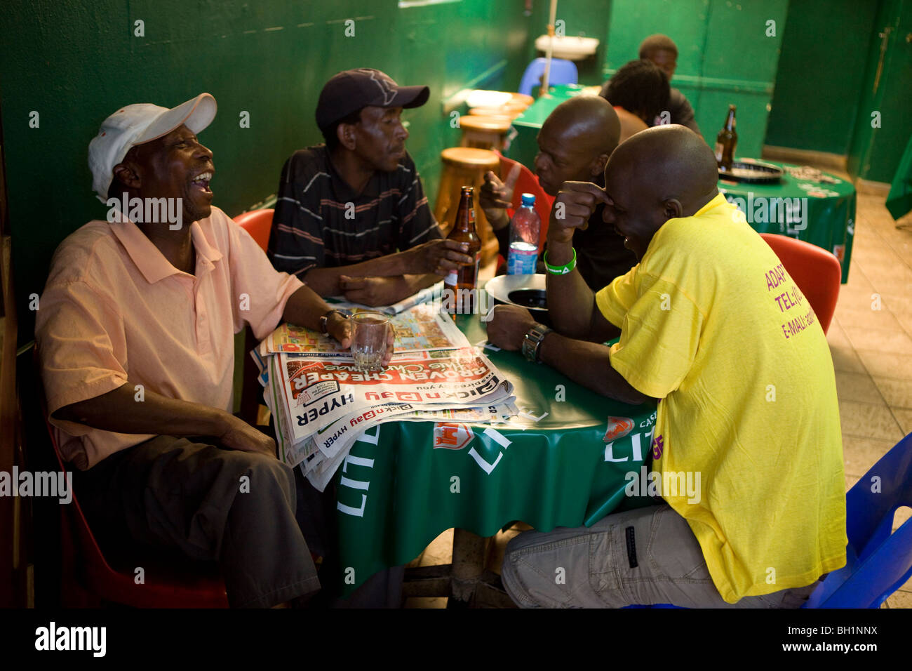Men drinking in a shabeen in Johanessburg Stock Photo - Alamy