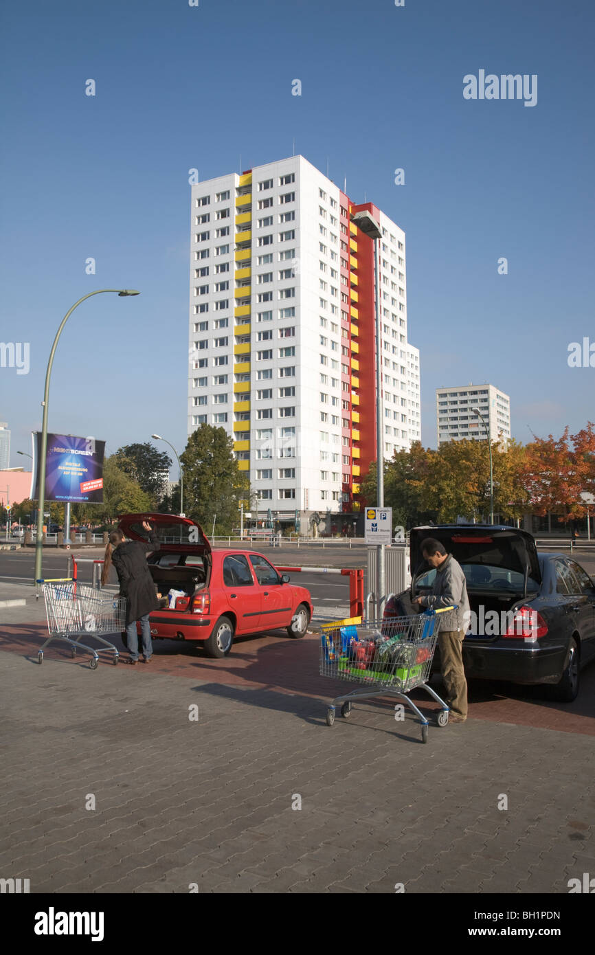 Shoppers With Supermarket Trolleys Loading Cars Berlin Germany Stock ...