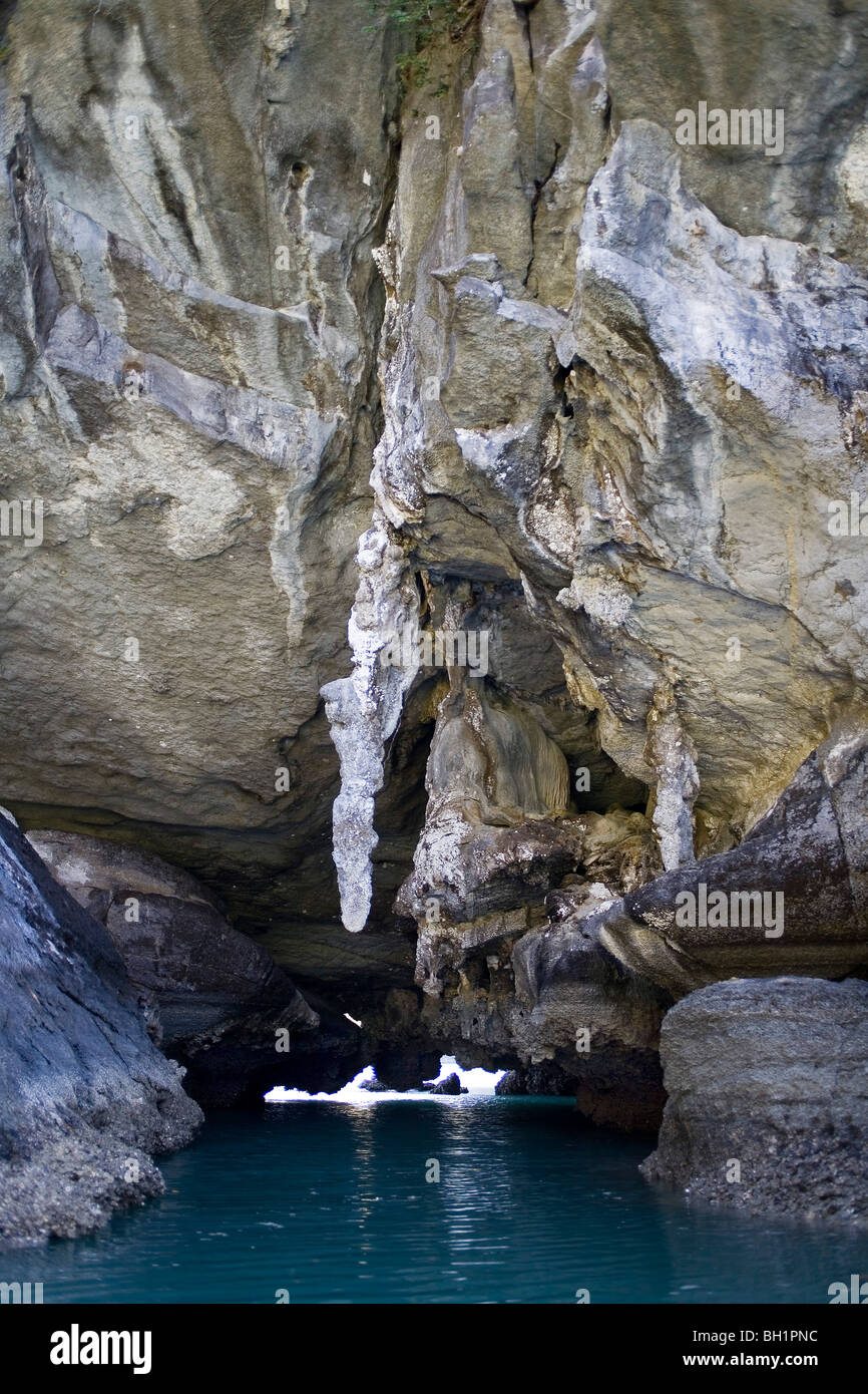 Crocodile cave crocodile cave hi-res stock photography and images - Alamy