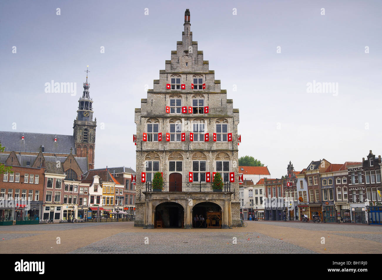 Gothic town hall at the market place at the Old Town, Gouda ...