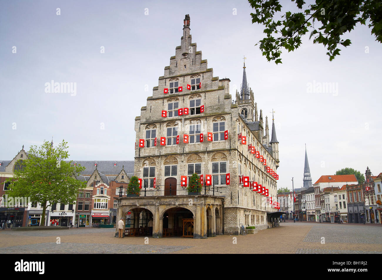 Gothic town hall at the market place at the Old Town, Gouda ...