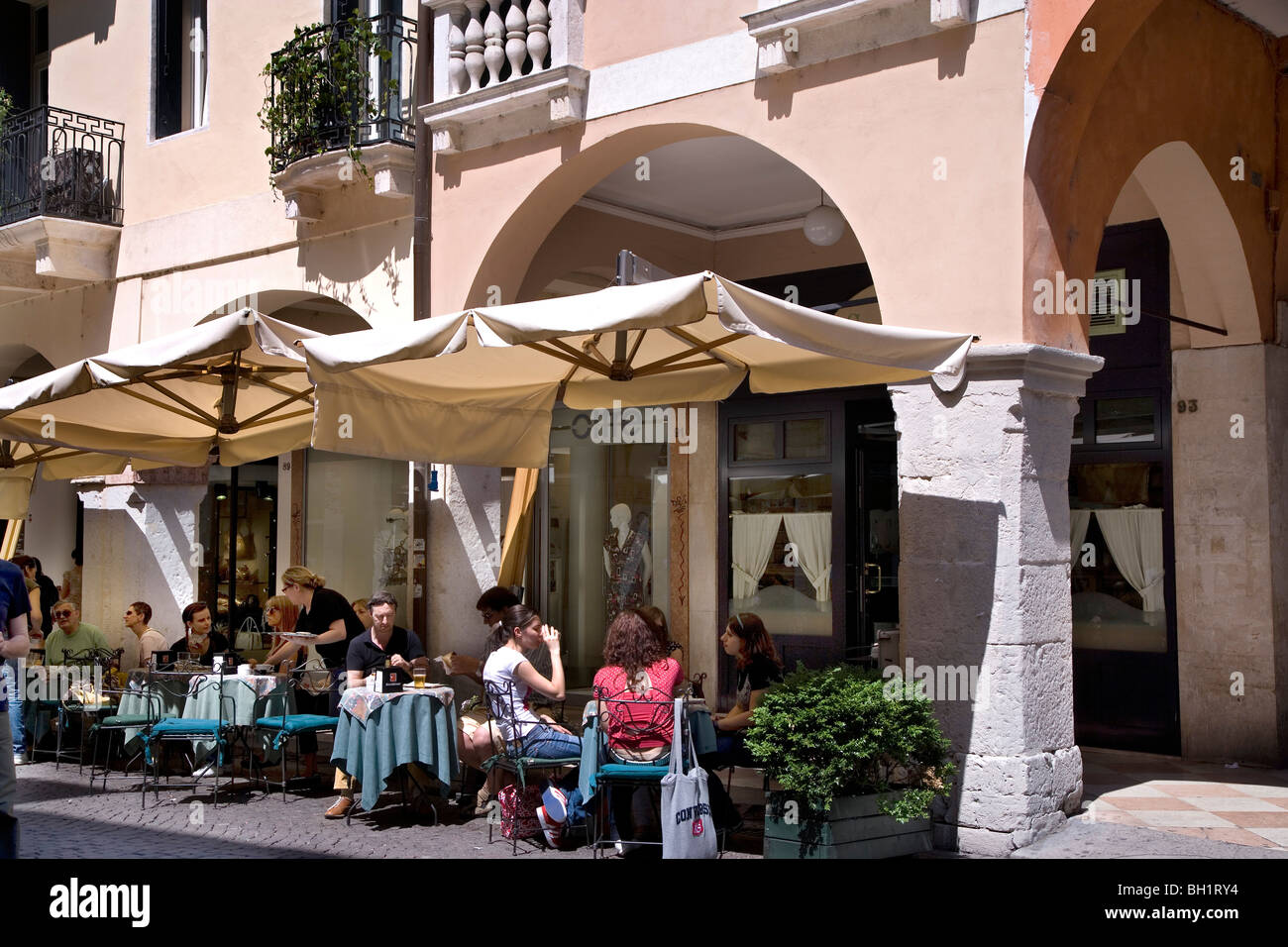 Coffee Bar, Vicenza, Veneto, Italy Stock Photo - Alamy