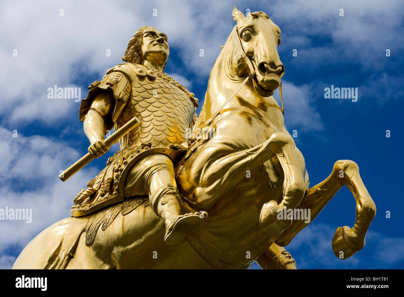 Goldener hi-res stock photography and images - Alamy