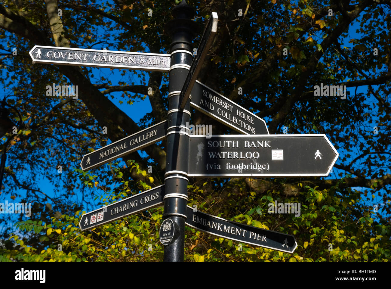 London victoria sign post hi-res stock photography and images - Alamy
