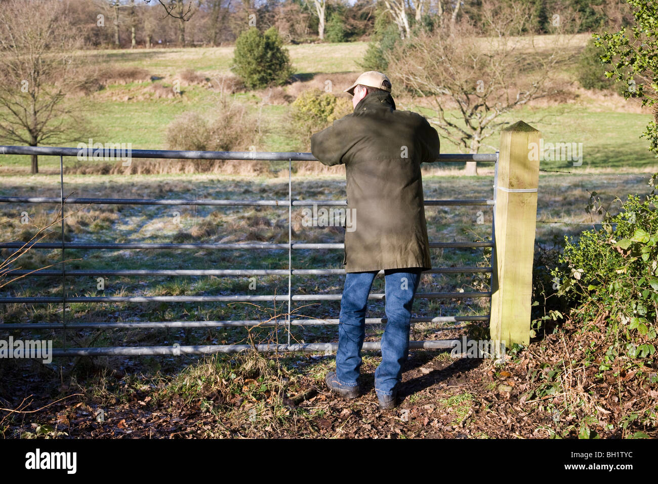 Leaning gate hi-res stock photography and images - Alamy