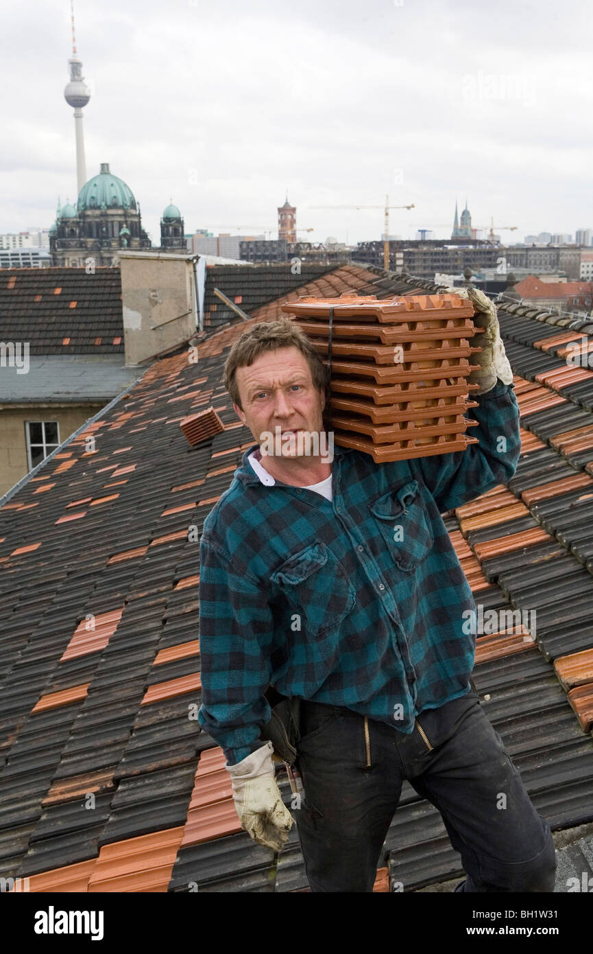 Tiles roof tiles hi-res stock photography and images - Alamy