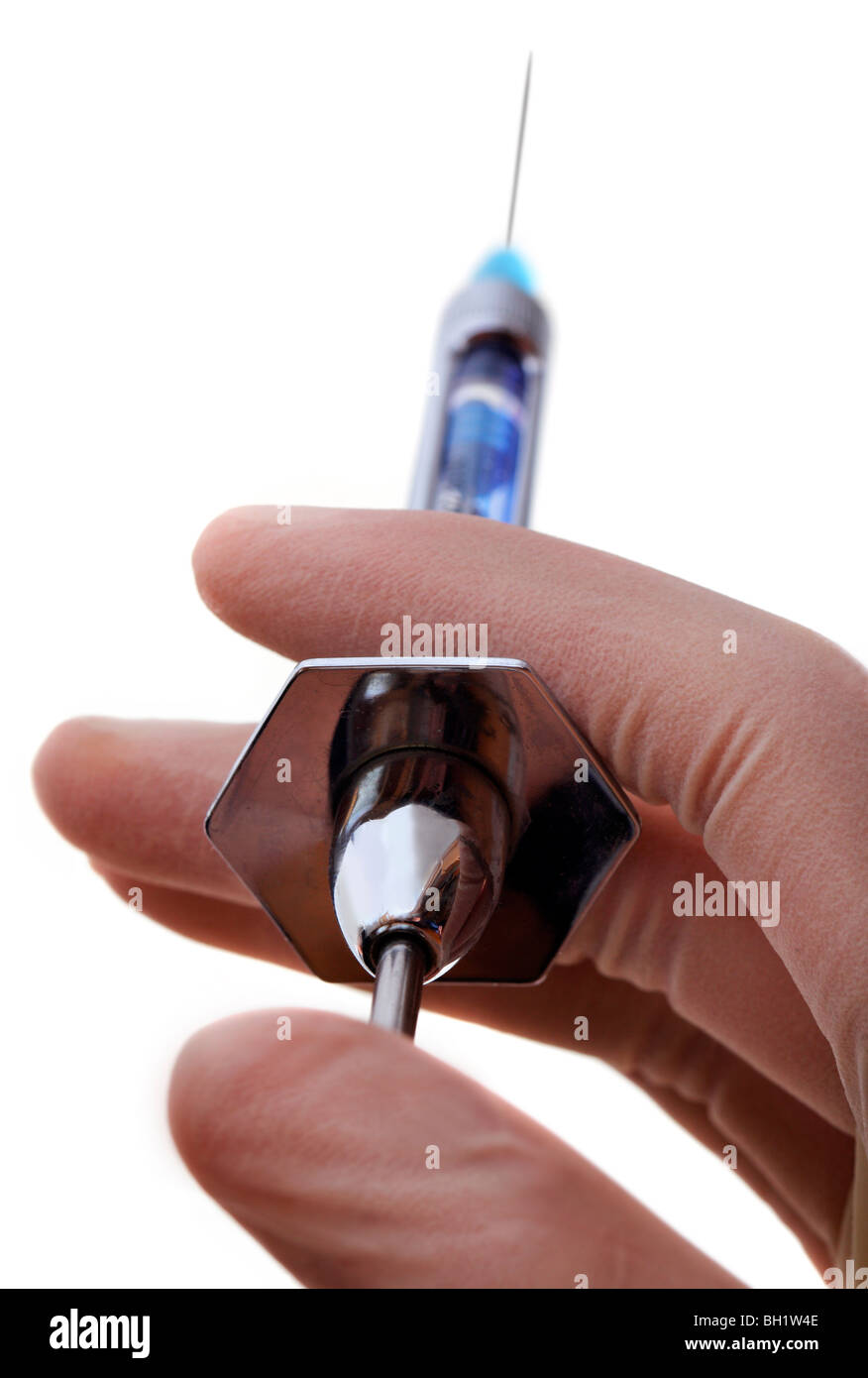 Hand in surgical glove holding medical syringe Stock Photo - Alamy