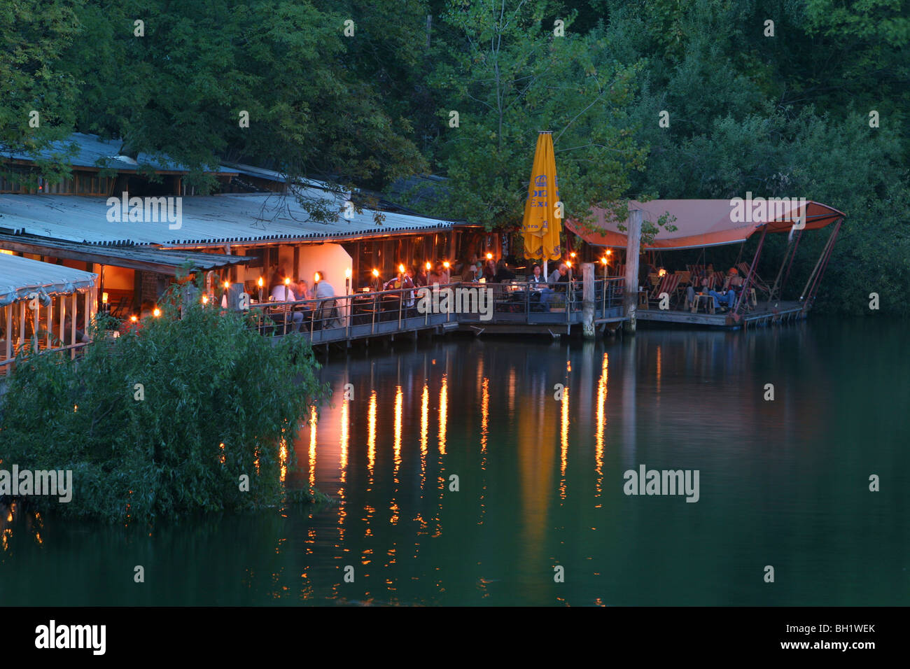 Open Air Dining On Flutgraben Kreuzberg Treptow Berlin Stock Photo Alamy open-air-dining-on-flutgraben-kreuzberg-treptow-berlin-stock-photo-alamy