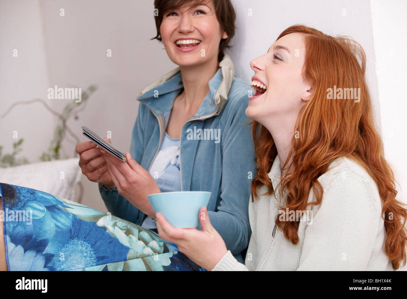 Young women looking at photographs Stock Photo - Alamy