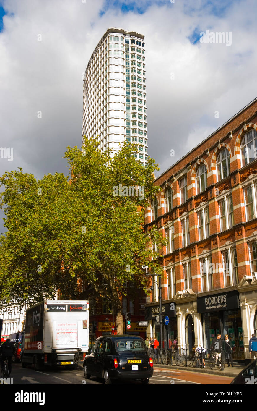 Central london charing cross road hi-res stock photography and images ...