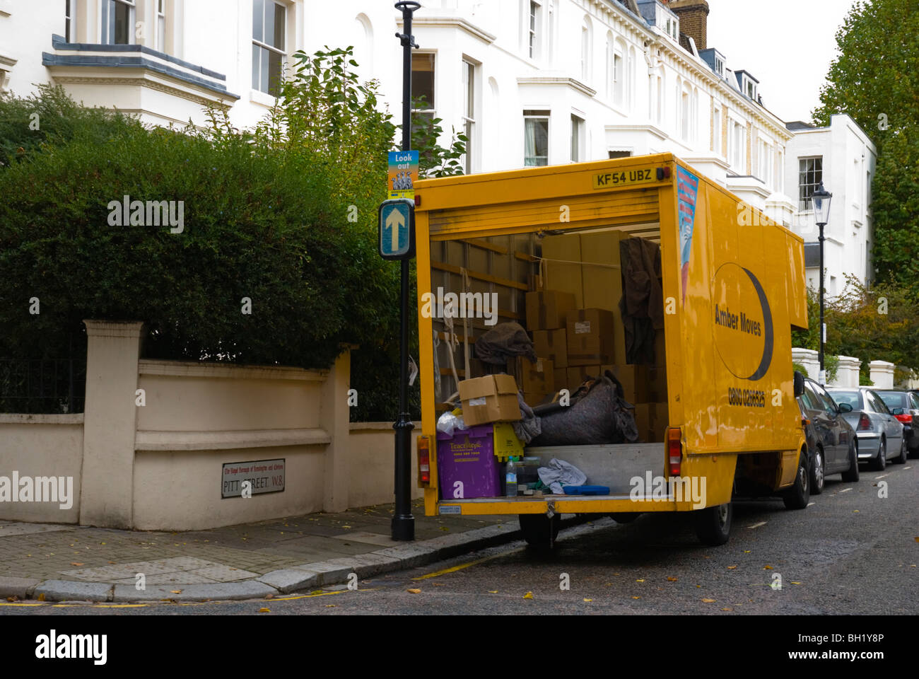 Moving van hi-res stock photography and images - Alamy