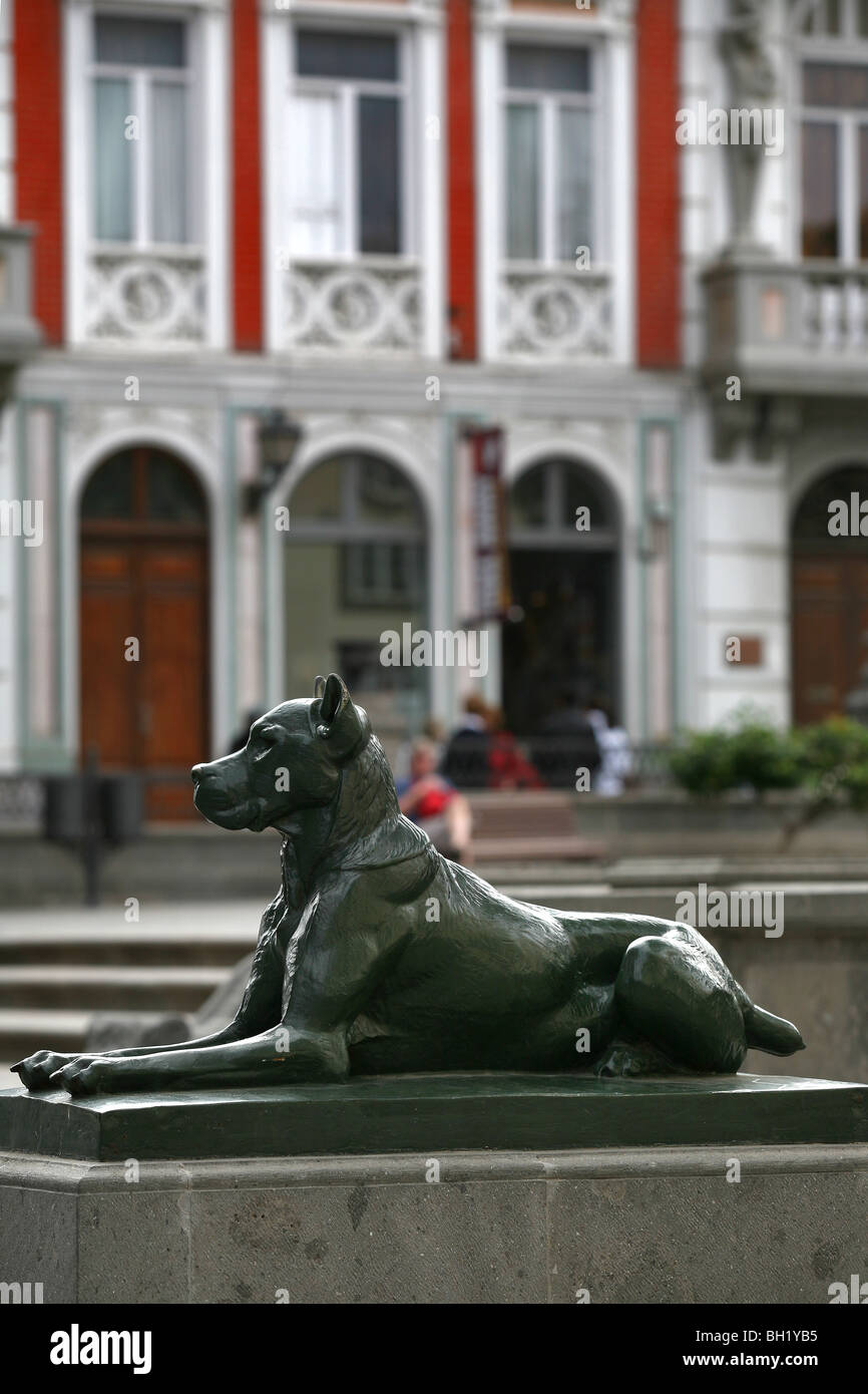 Statues Of Dogs Stock Photos & Statues Of Dogs Stock Images - Alamy