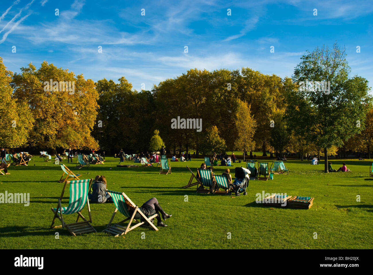 Green park london hi-res stock photography and images - Alamy