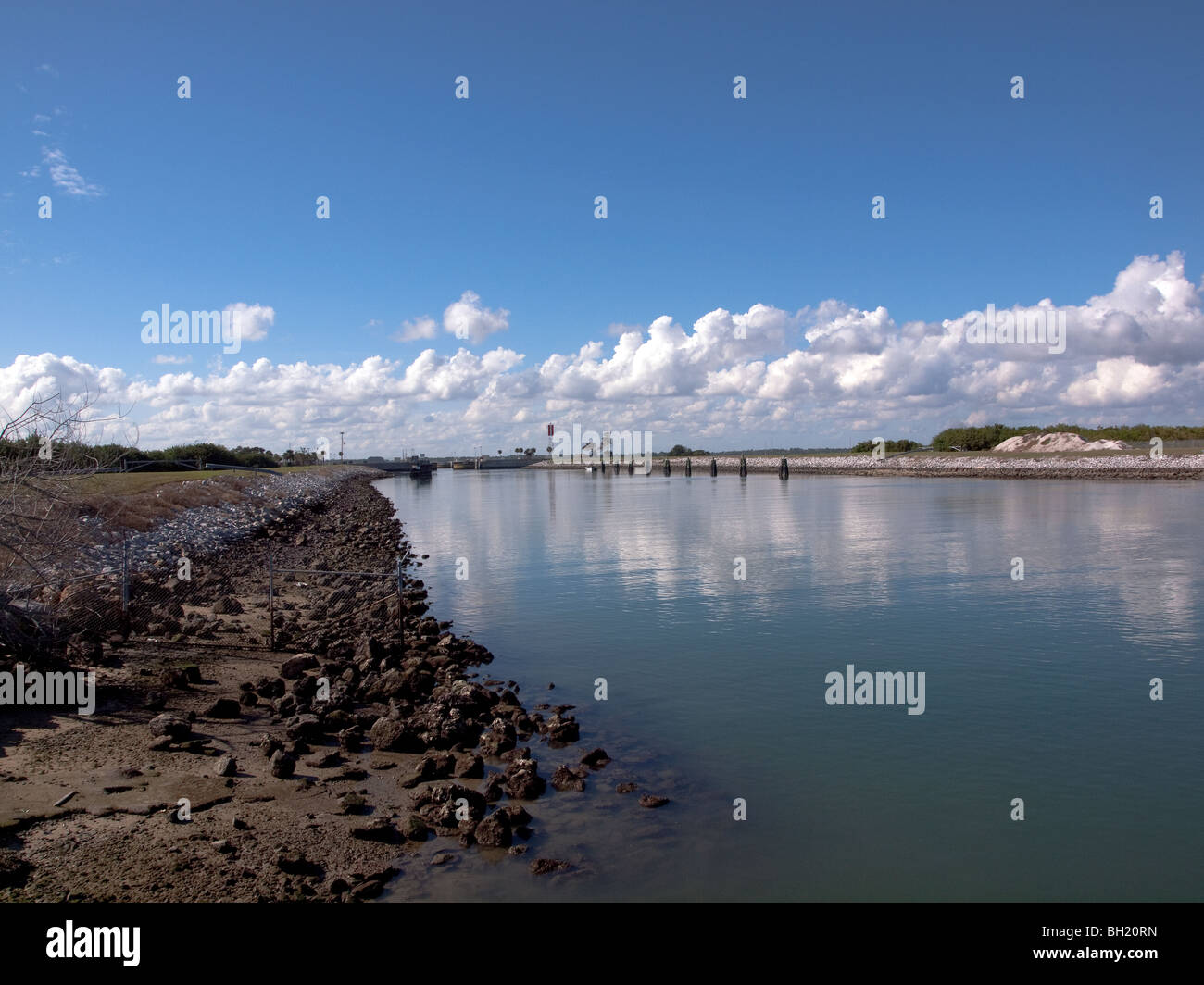 LOCKS ENTERING THE INDIAN RIVER LAGOON FROM PORT CANAVERAL IN FLORIDA ...