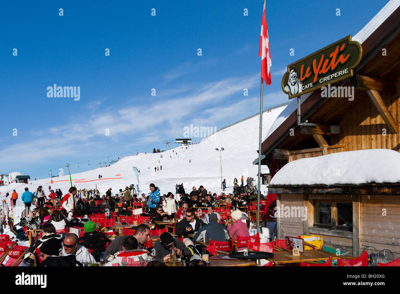 Outdoor cafe by ski slope hi-res stock photography and images - Alamy