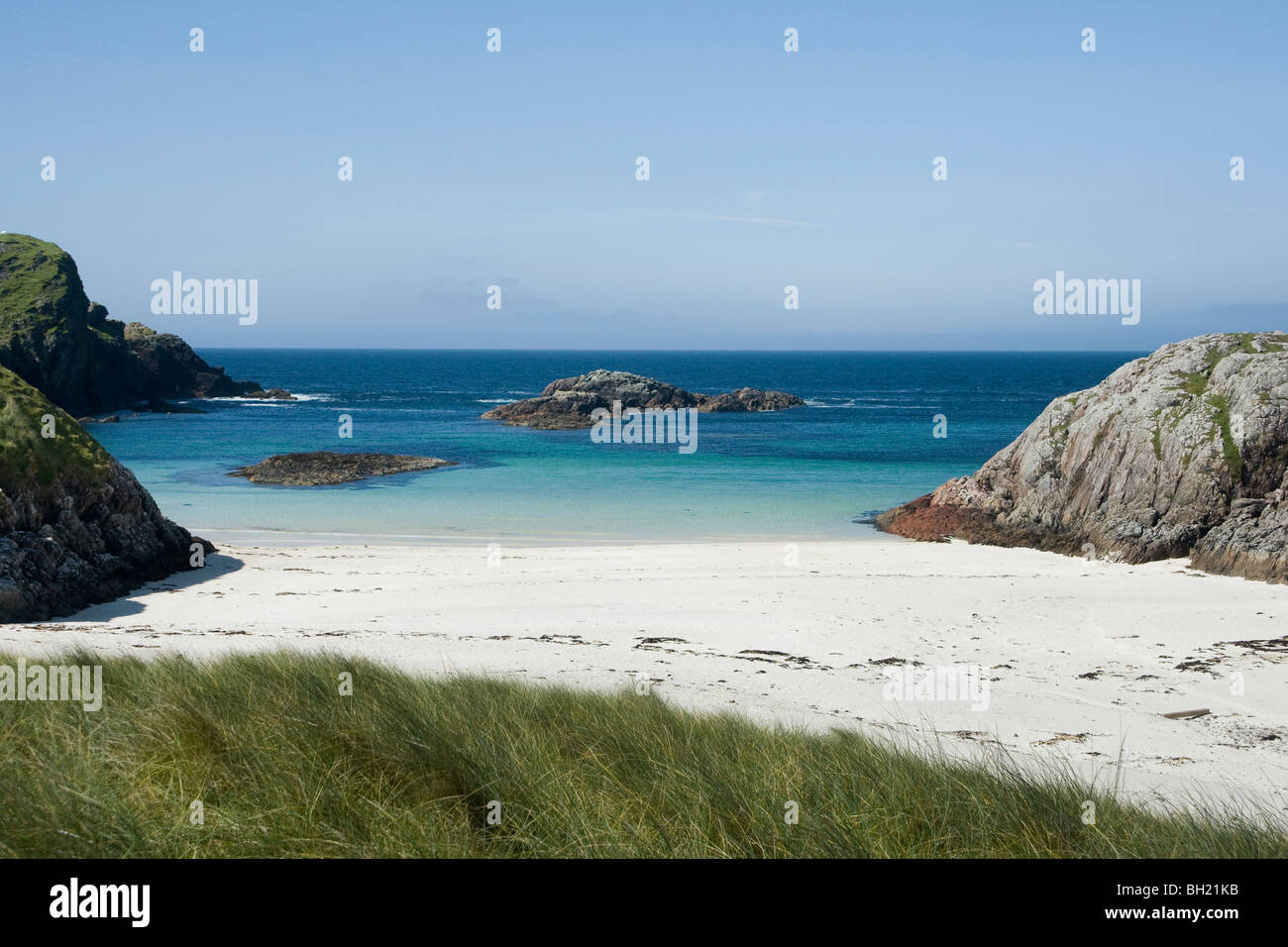 Shoreline of a small beach Stock Photo - Alamy