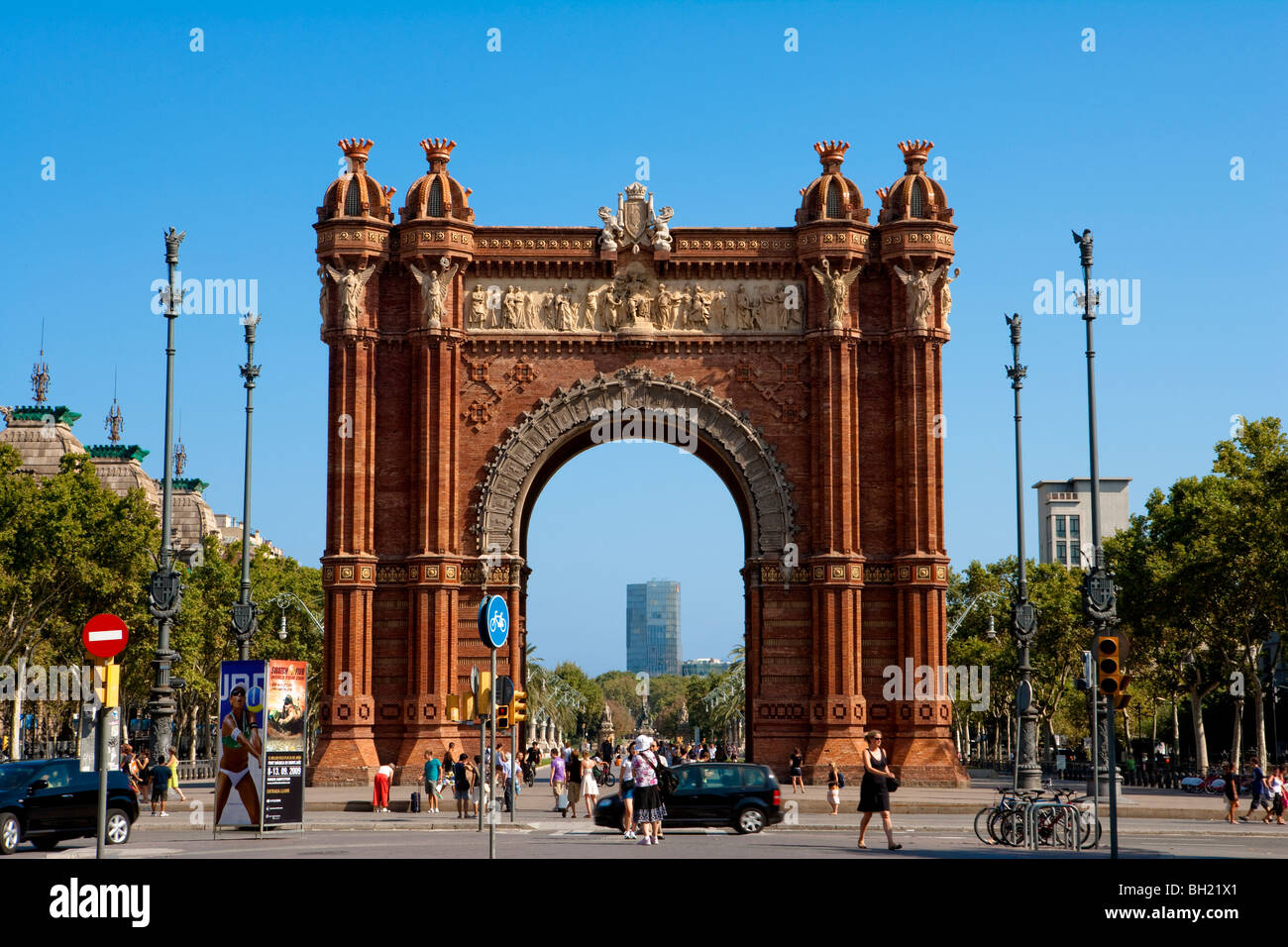 Barcelona - La Ribera district - Arc de Triomf Stock Photo - Alamy