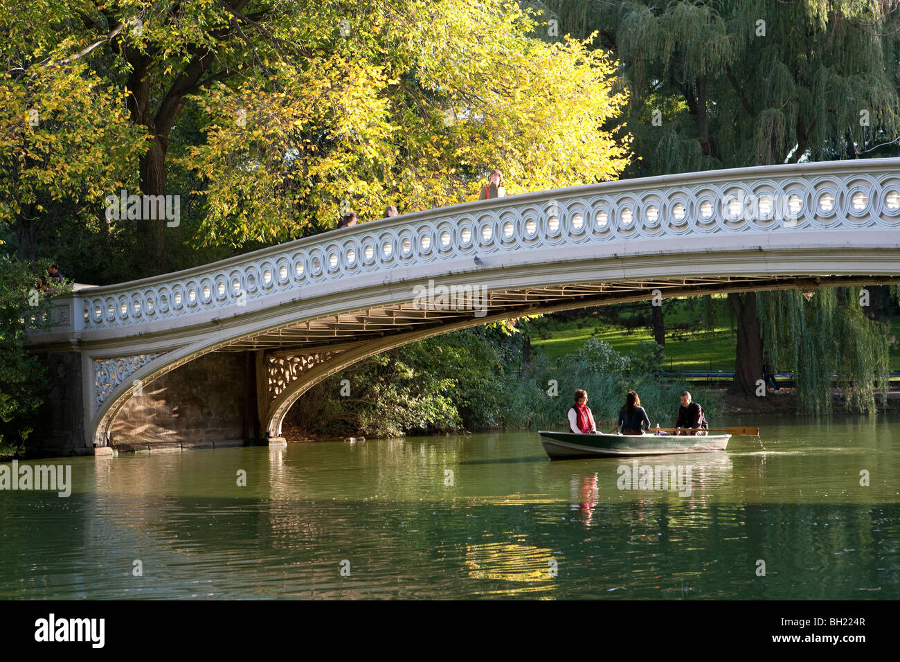 Bow Bridge in Central Park, New York City, USA Stock Photo - Alamy
