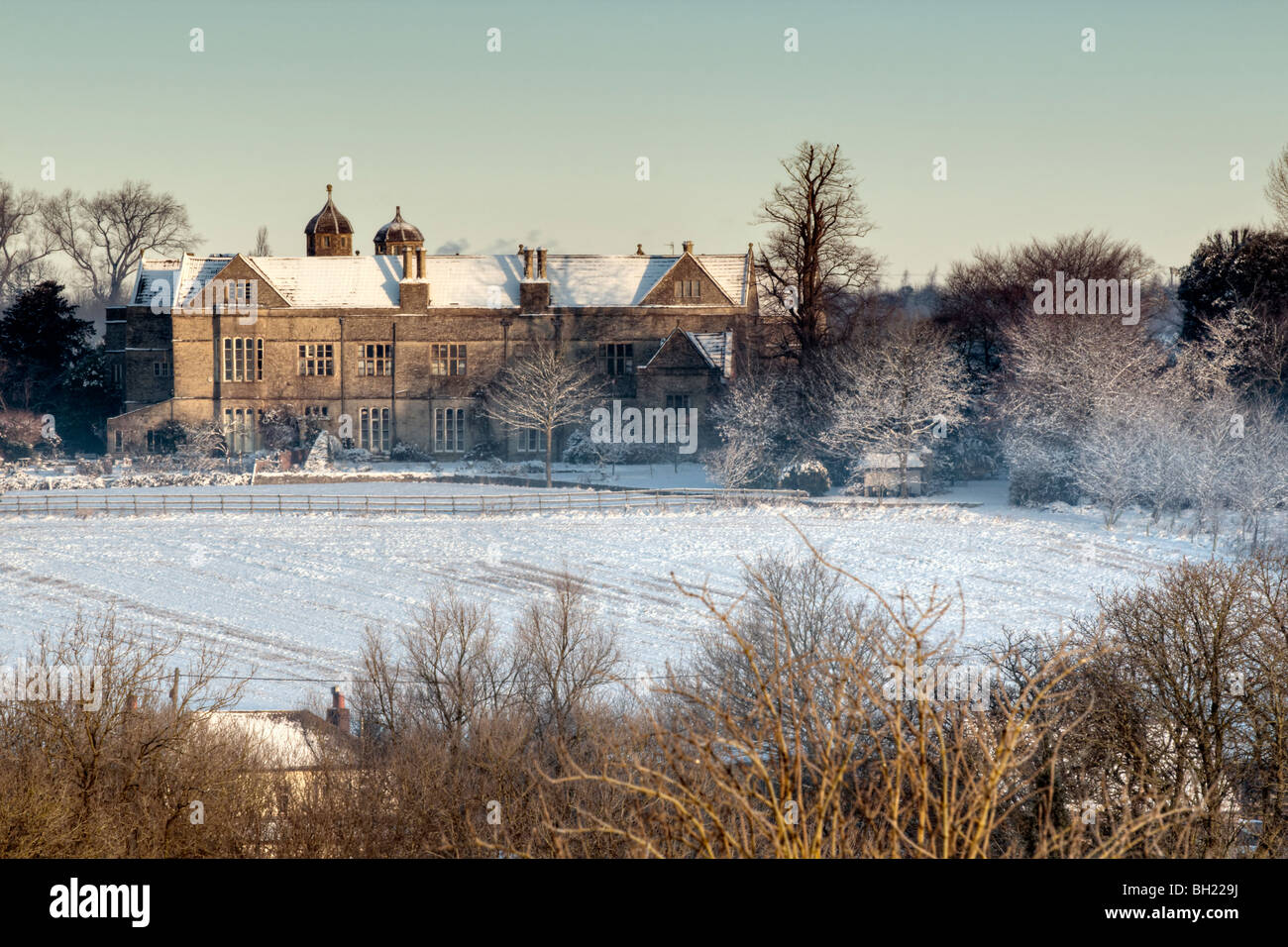 Picturesque winter snow scene of the Elizabethan manor house at Siston ...