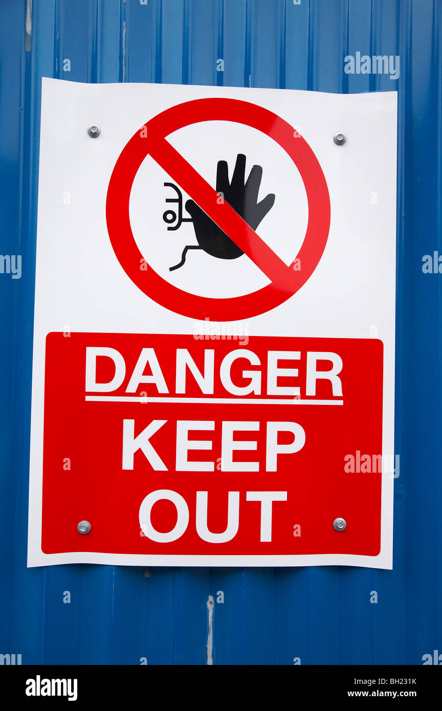 Keep out sign red warning hi-res stock photography and images - Alamy
