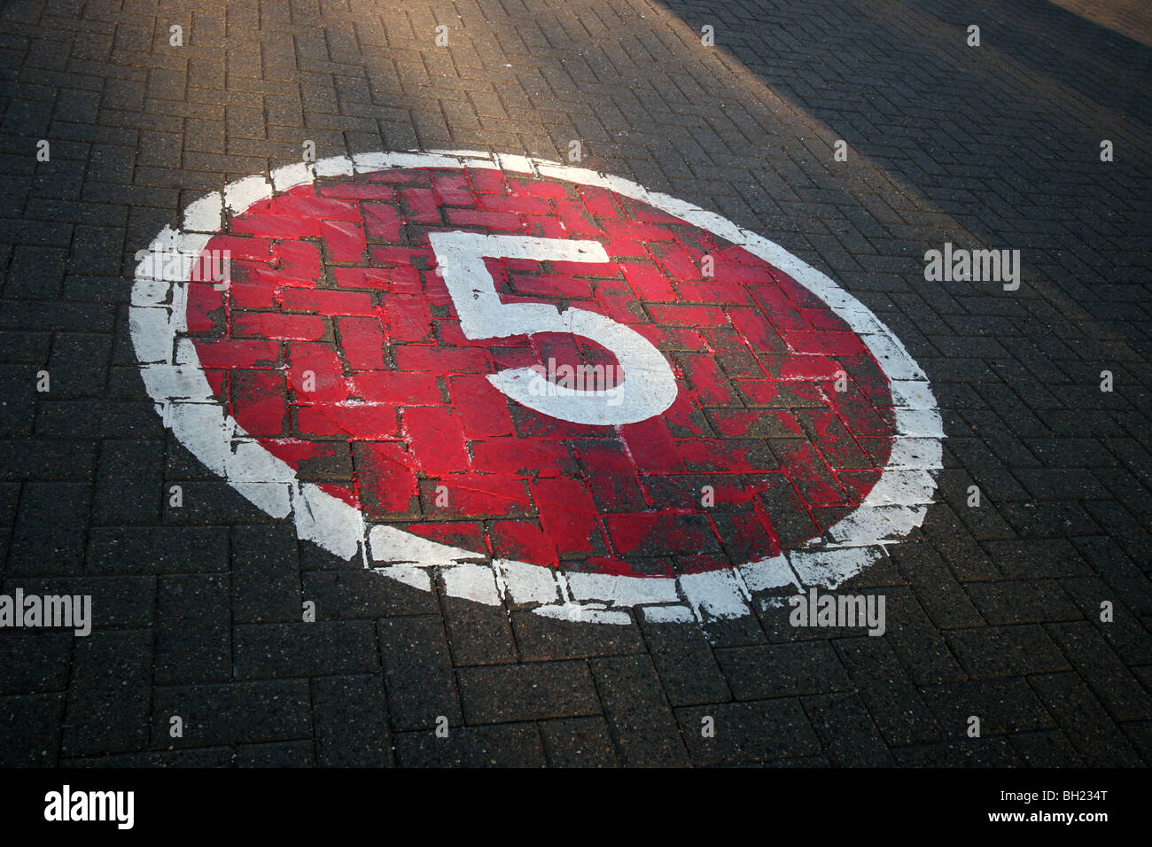 5 mph sign on block paving Stock Photo - Alamy