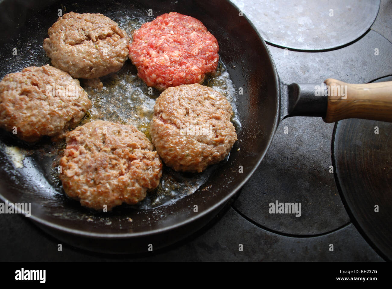 Pan of hamburger hi-res stock photography and images - Alamy