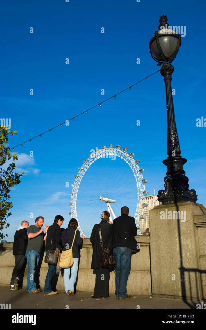Victoria embanment hi-res stock photography and images - Alamy