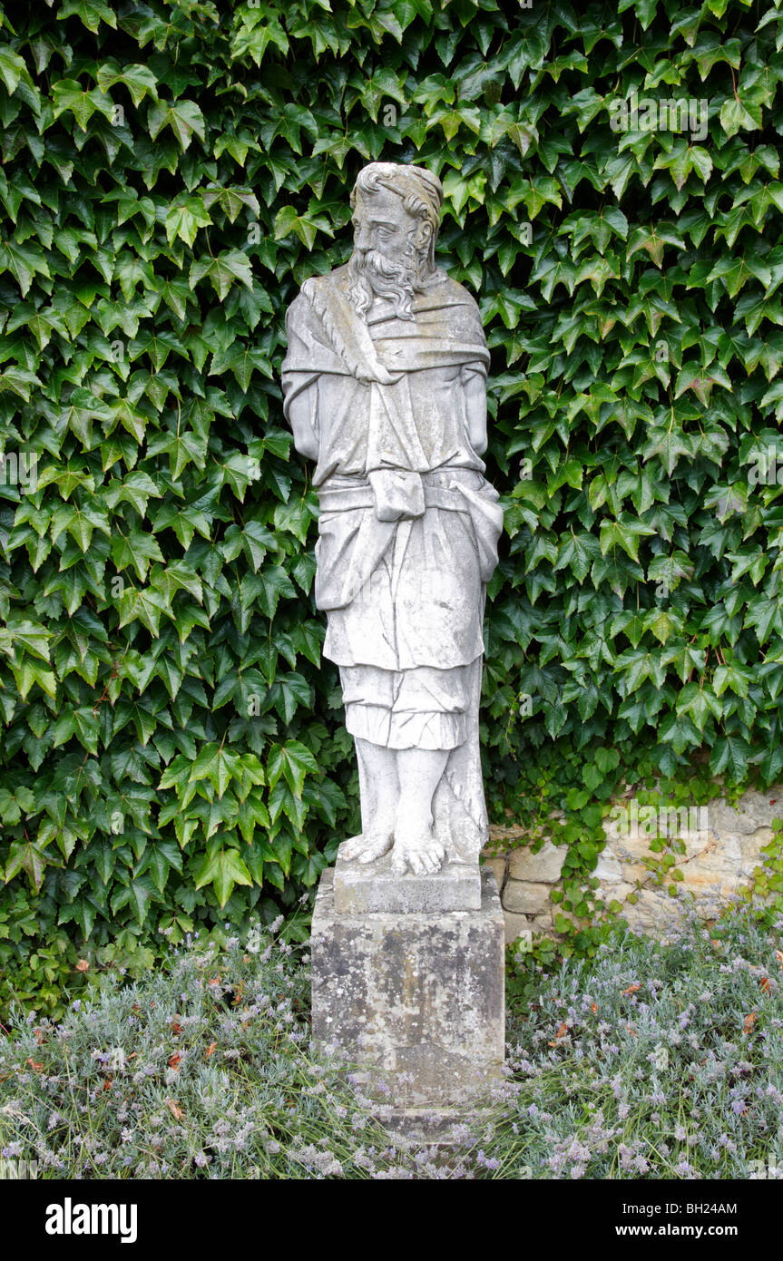 A classical statue with a ivy hedge in the background Stock Photo - Alamy