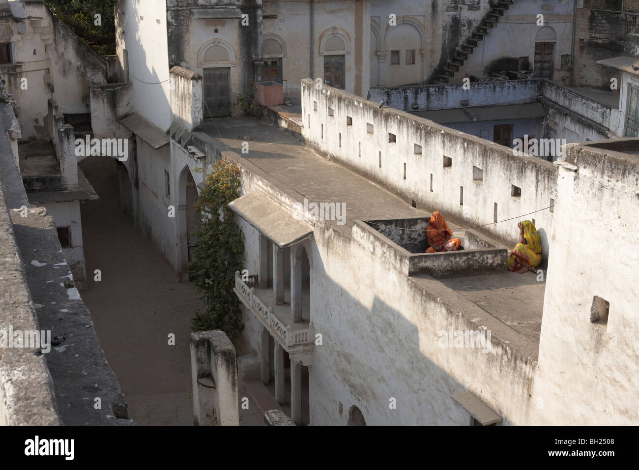 women on roof Stock Photo - Alamy