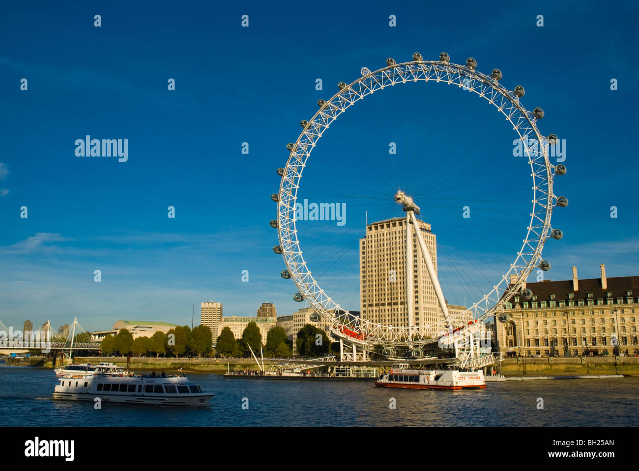 Riverside central london hi-res stock photography and images - Alamy