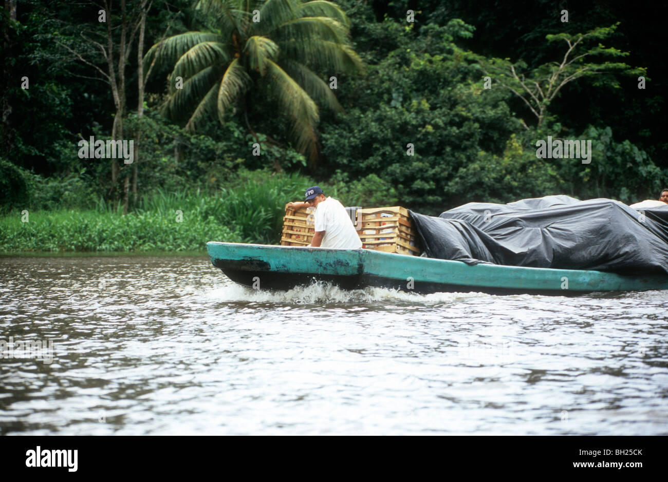Boat with goods hi-res stock photography and images - Alamy