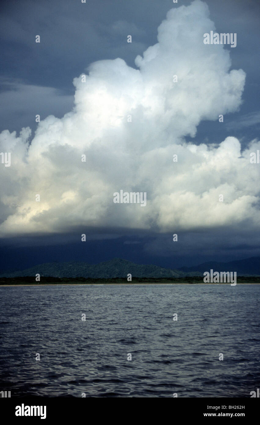Nimbus cloud hi-res stock photography and images - Alamy