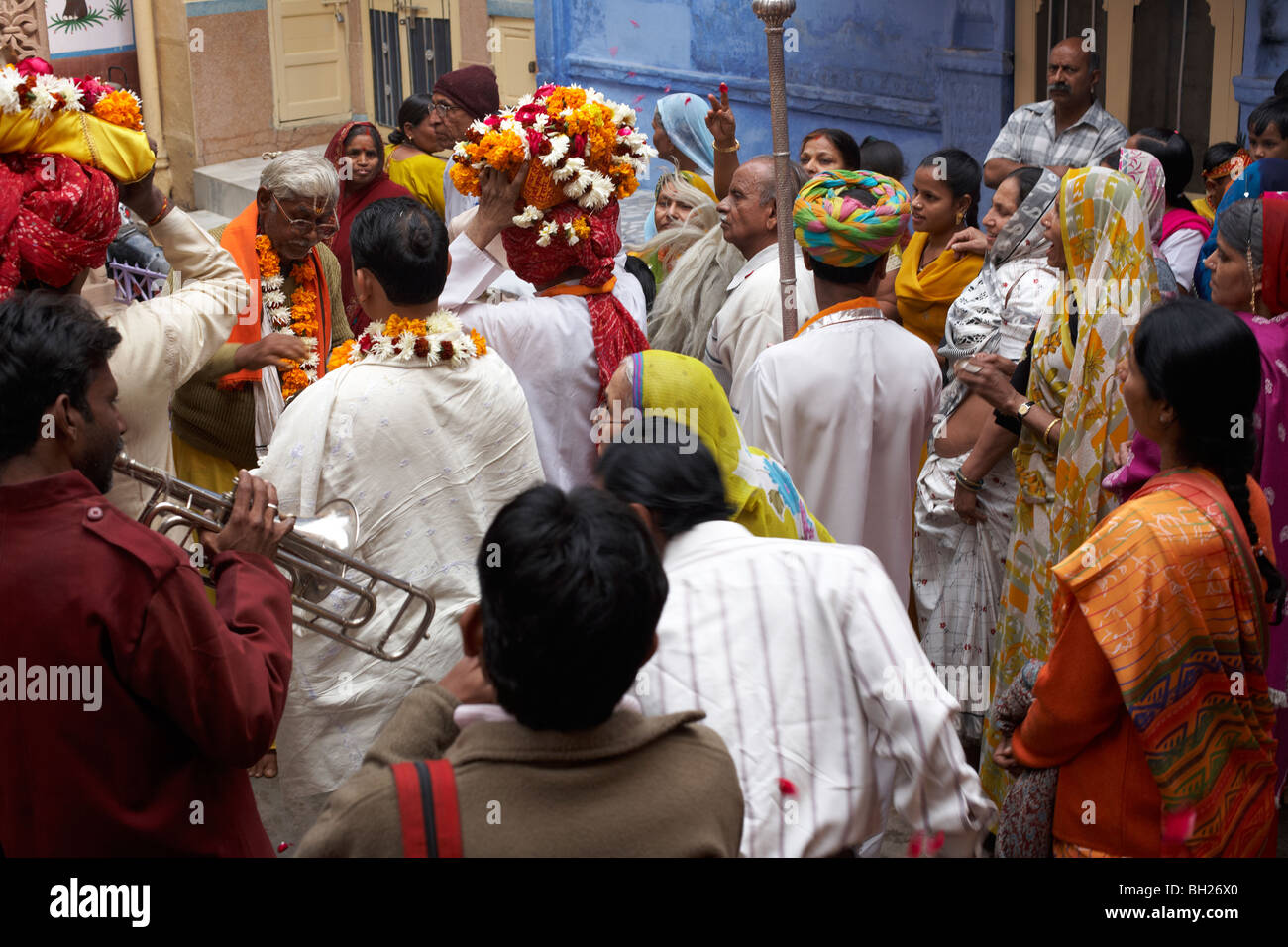 Indian ceremony people crowd hi-res stock photography and images - Alamy