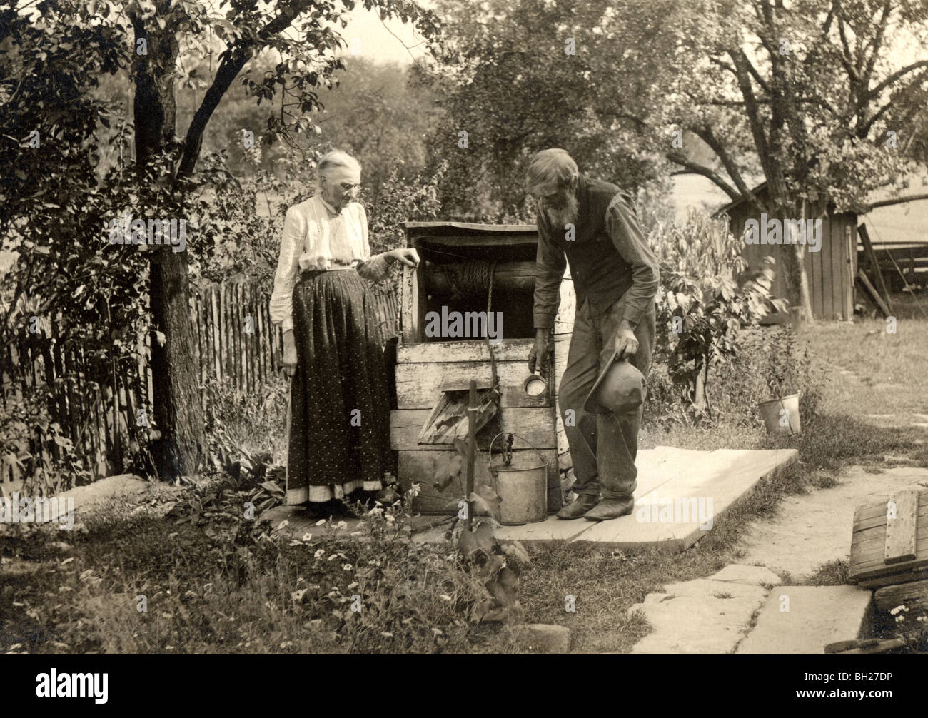 Drawing water from well hi-res stock photography and images - Alamy