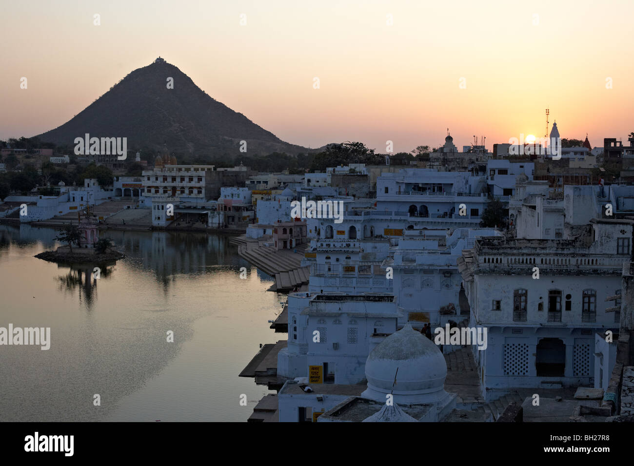 Lake pushkar hi-res stock photography and images - Alamy