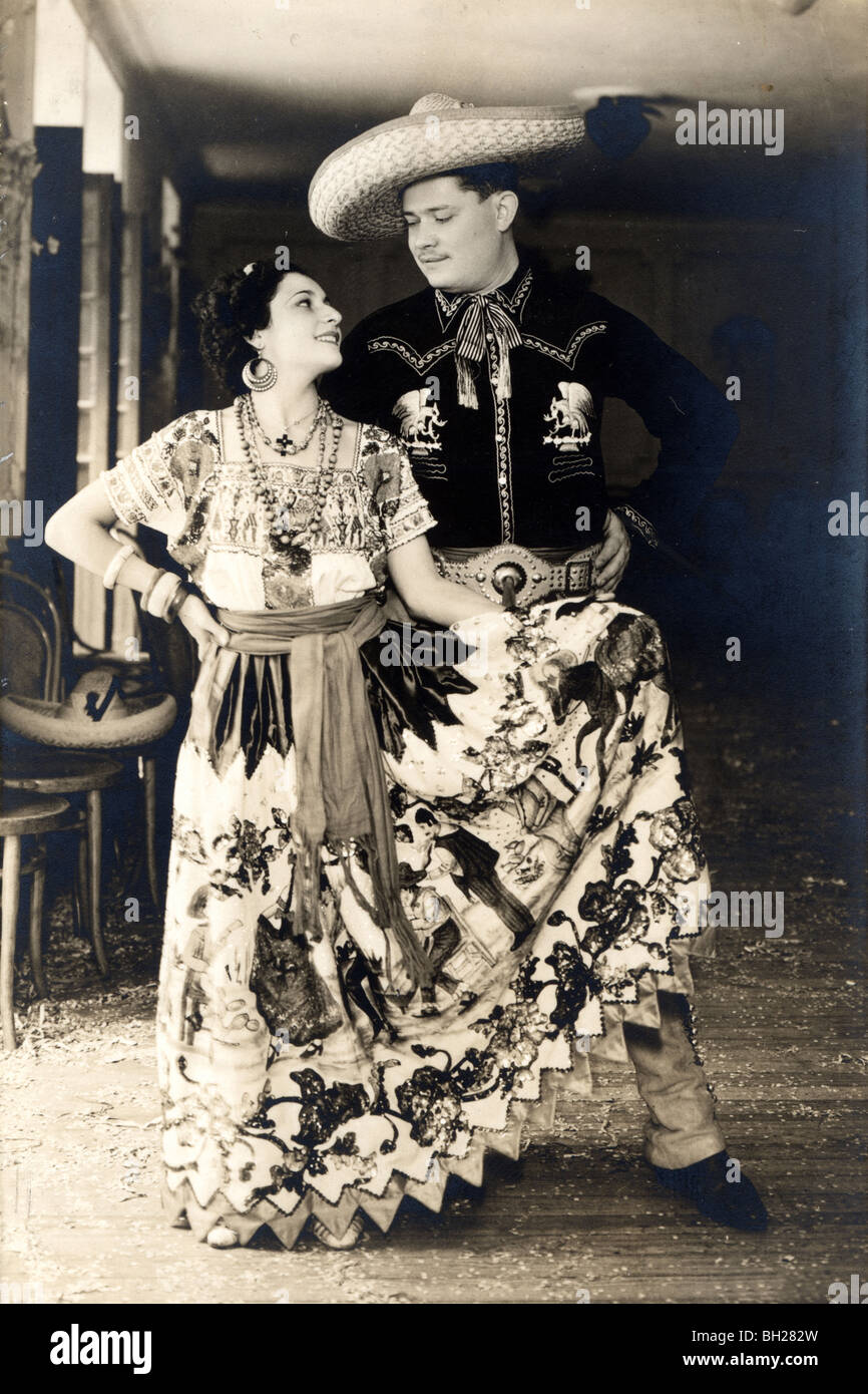Elaborately Costumed Mexican Dance Duo Stock Photo - Alamy
