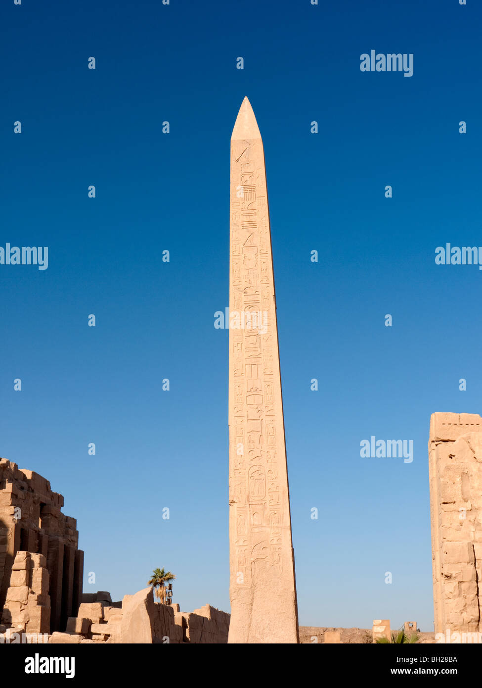 Hatshepsutss obelisk in ancient temple hi-res stock photography and ...