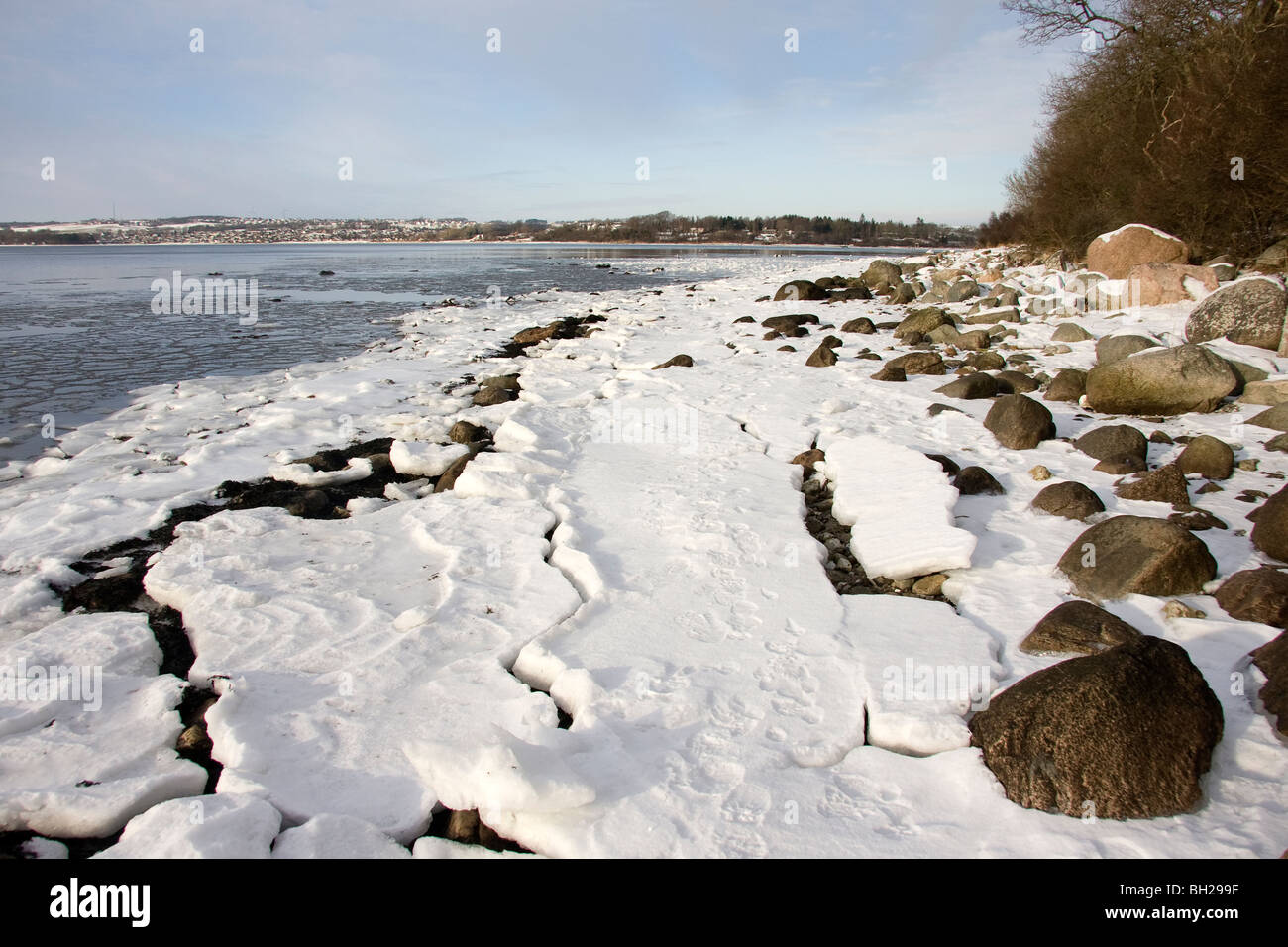Snow flakes in winter hi-res stock photography and images - Alamy