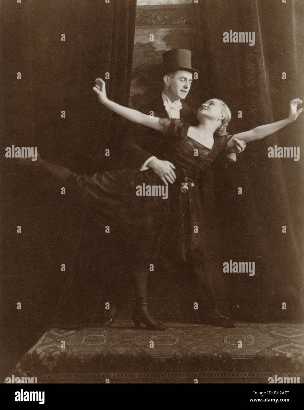 Ballroom dancer look hi-res stock photography and images - Alamy