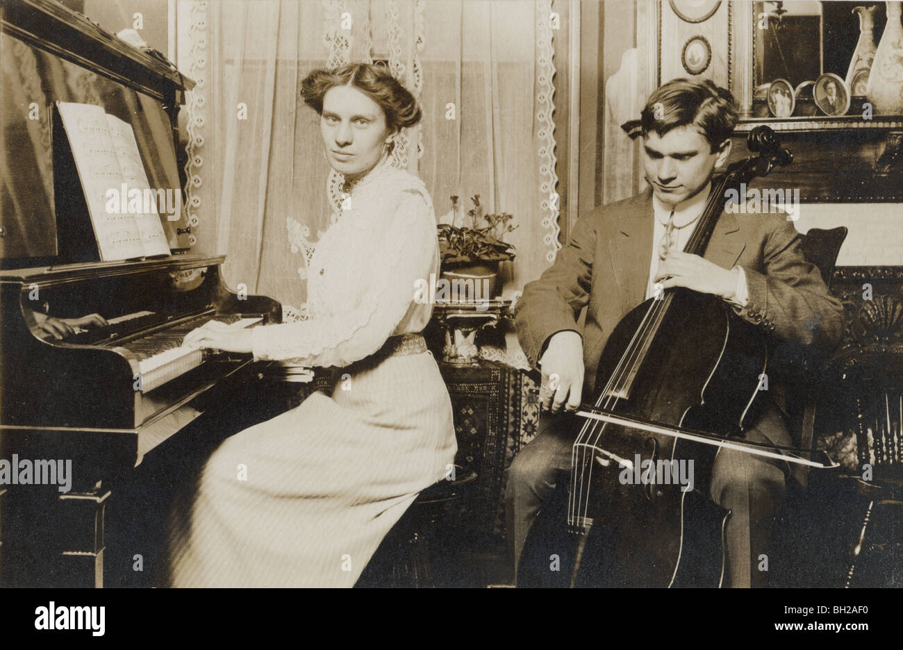 Duo music instruments hi-res stock photography and images - Alamy