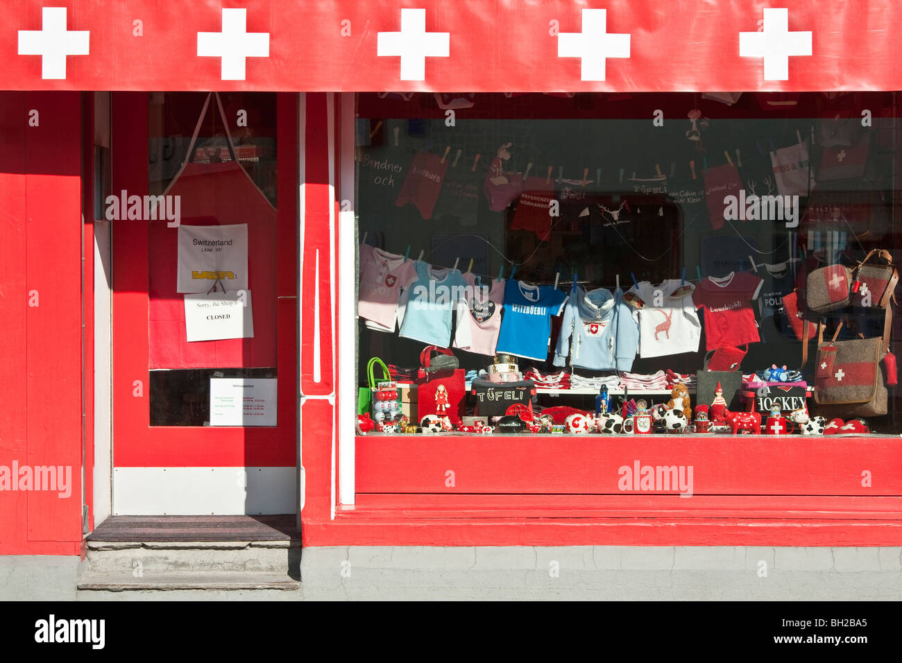 SHOP WITH SWISS - SOUVENIRS, DAVOS, GRISONS, SWITZERLAND Stock Photo ...