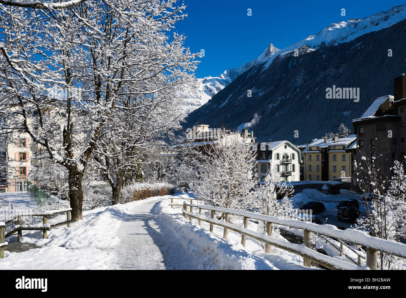 Chamonix town hi-res stock photography and images - Alamy