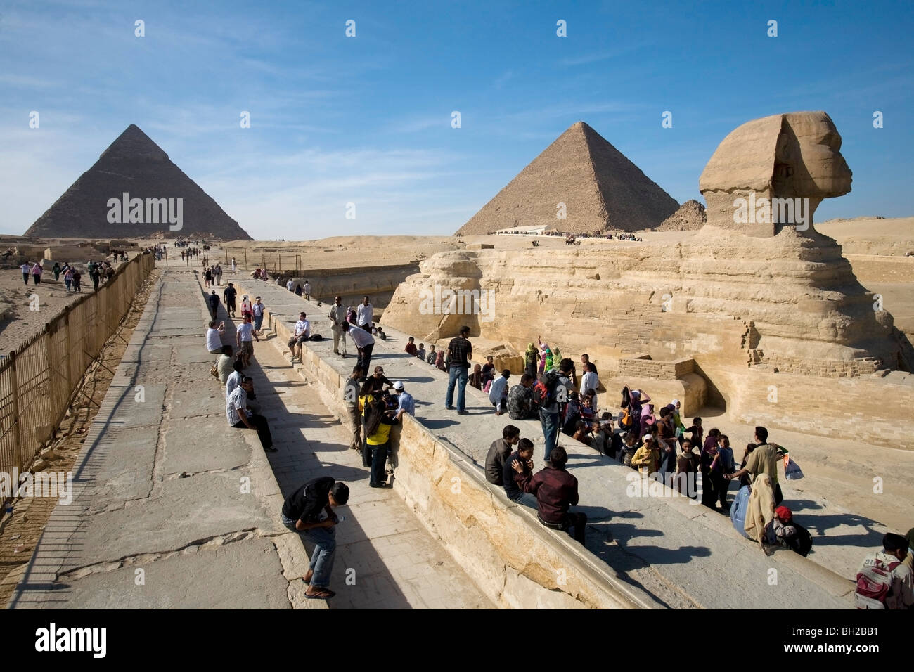 Tourists at the Sphinx and Pyramids Stock Photo - Alamy