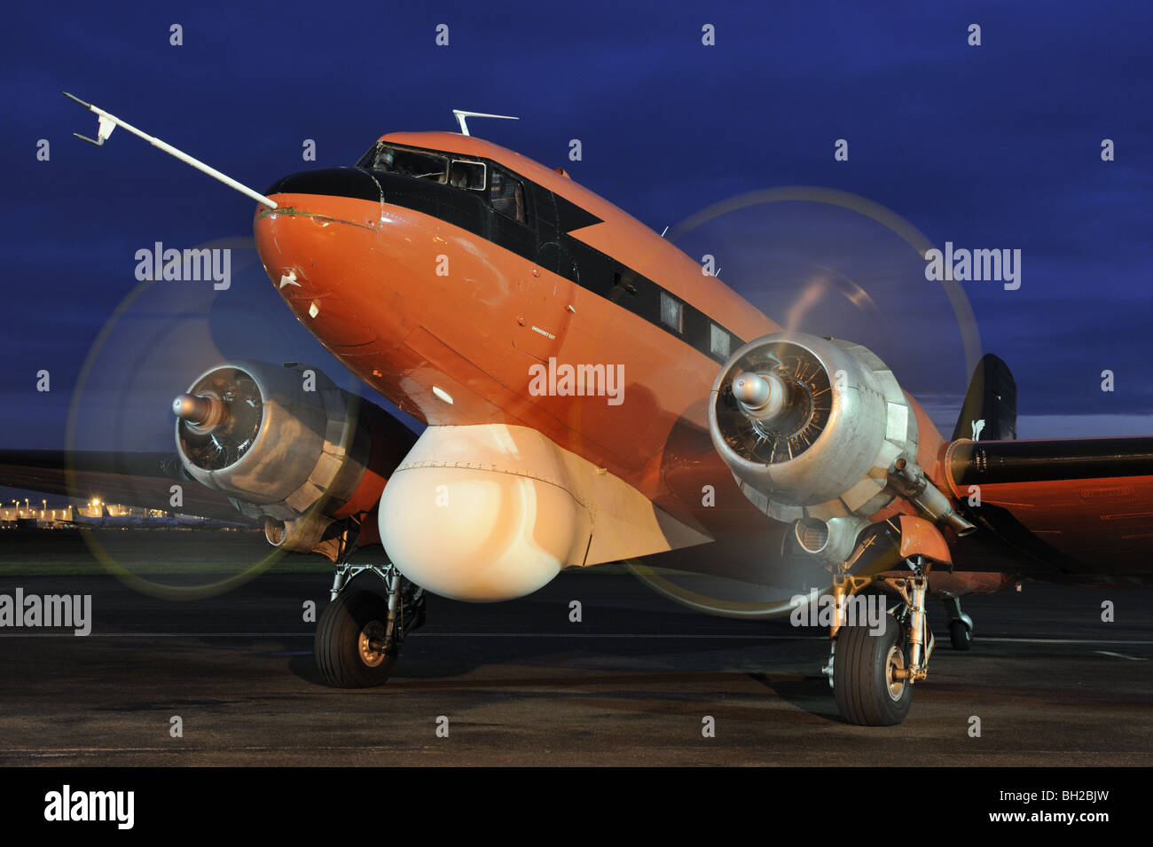 Dakota aircraft hi-res stock photography and images - Alamy